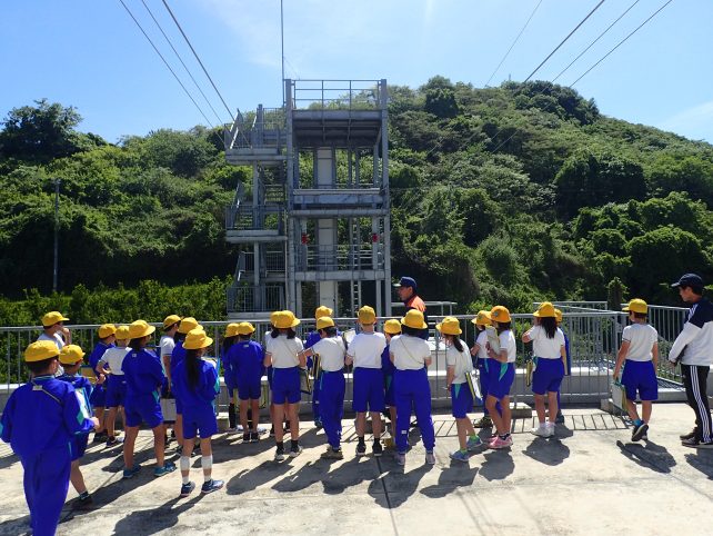 砥部小学校4年生の消防署見学を実施しました｜お知らせ｜伊予消防等事務組合消防本部