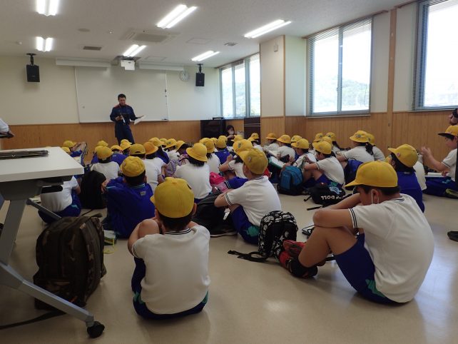 砥部小学校4年生の消防署見学を実施しました｜お知らせ｜伊予消防等事務組合消防本部